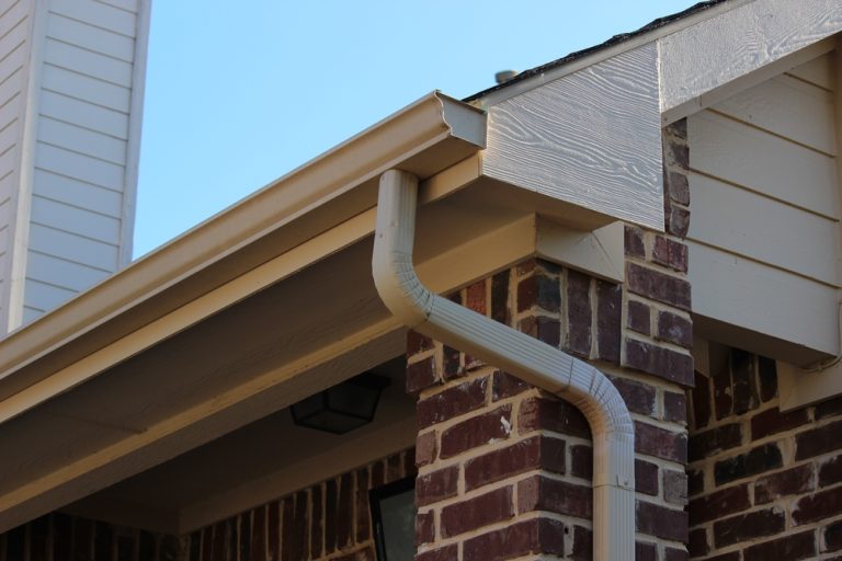 Seamless Gutters Vs. Traditional Gutters | The Gutters Works
